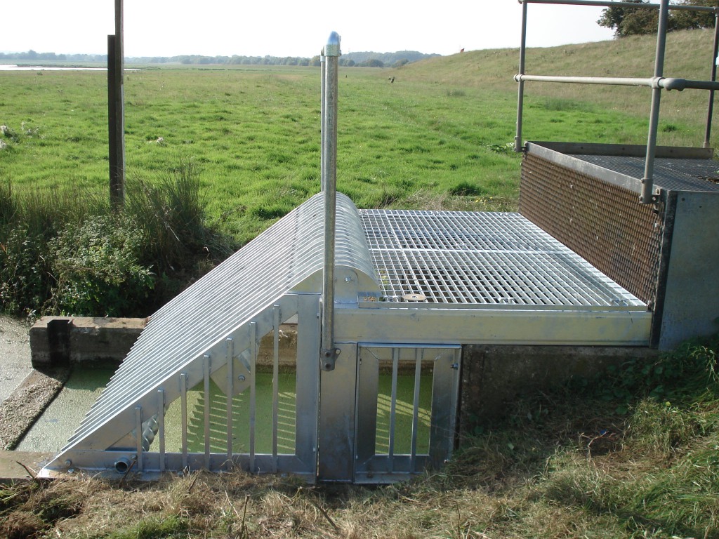 Trash screen at Northampton on behalf of the Environment Agency ...