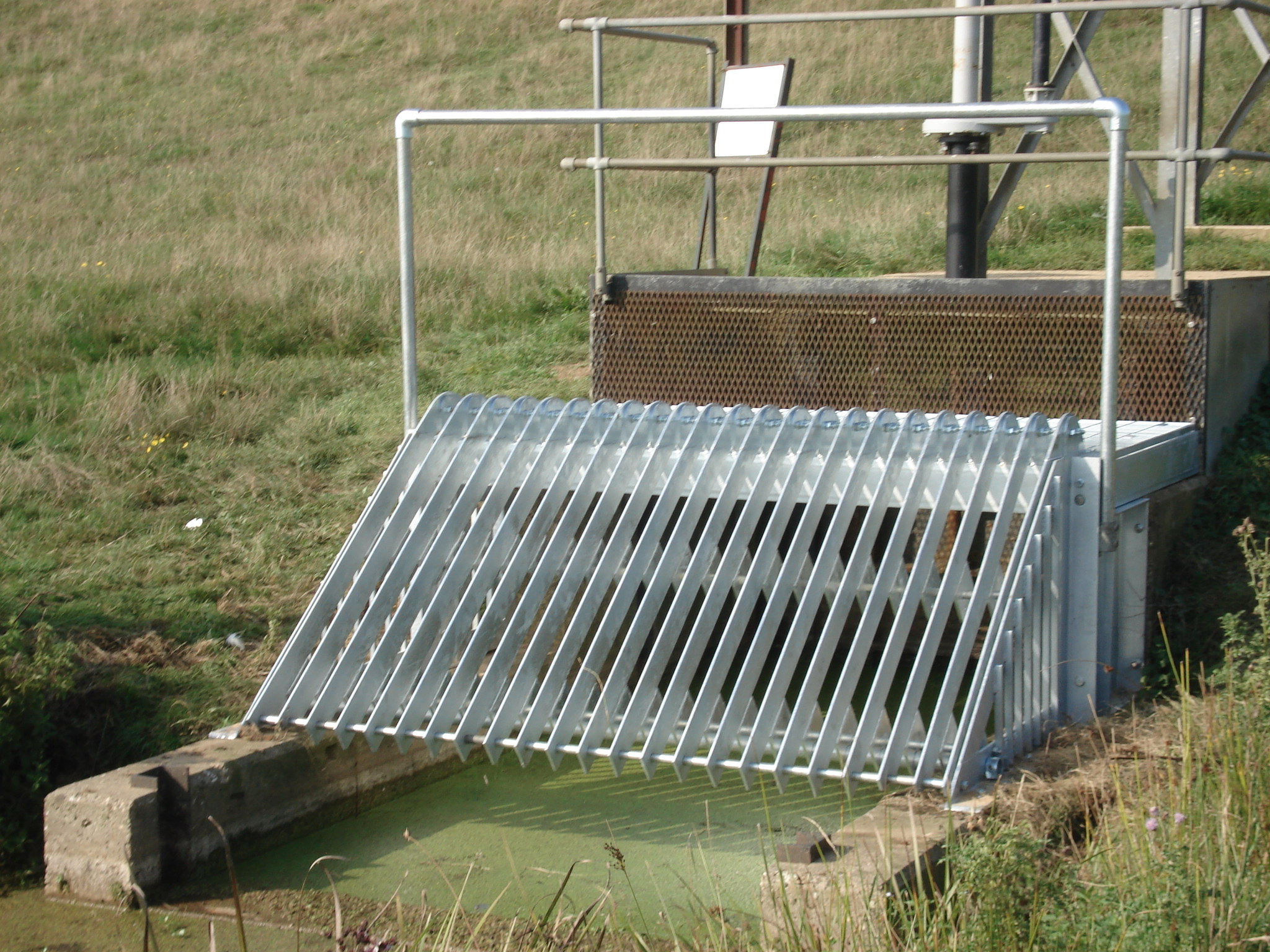 Trash screen at Northampton on behalf of the Environment Agency ...